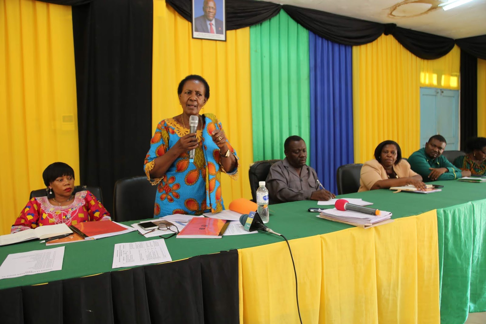 MADIWANI URAMBO WAWAOMBA WAZAZI KUCHANGIA CHAKULA CHA WATOTO SHULENI ...