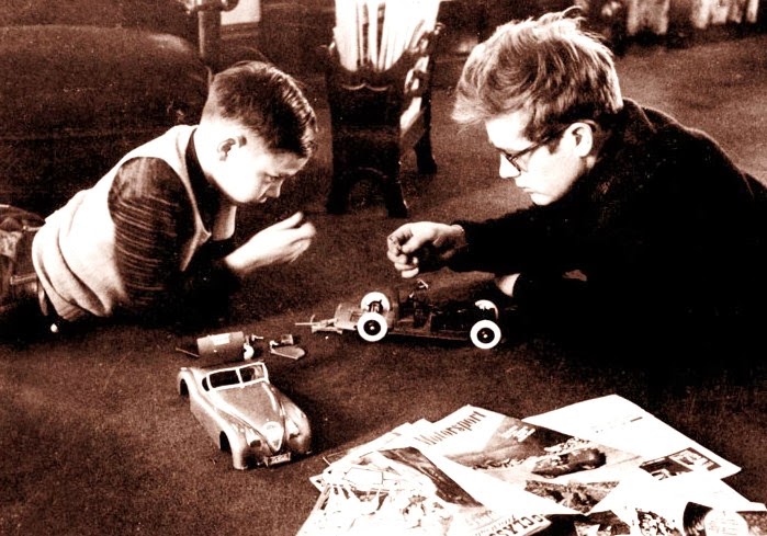 Hollywoodland Forever: Remembering James Dean - A Trip Down Memory Lane ...