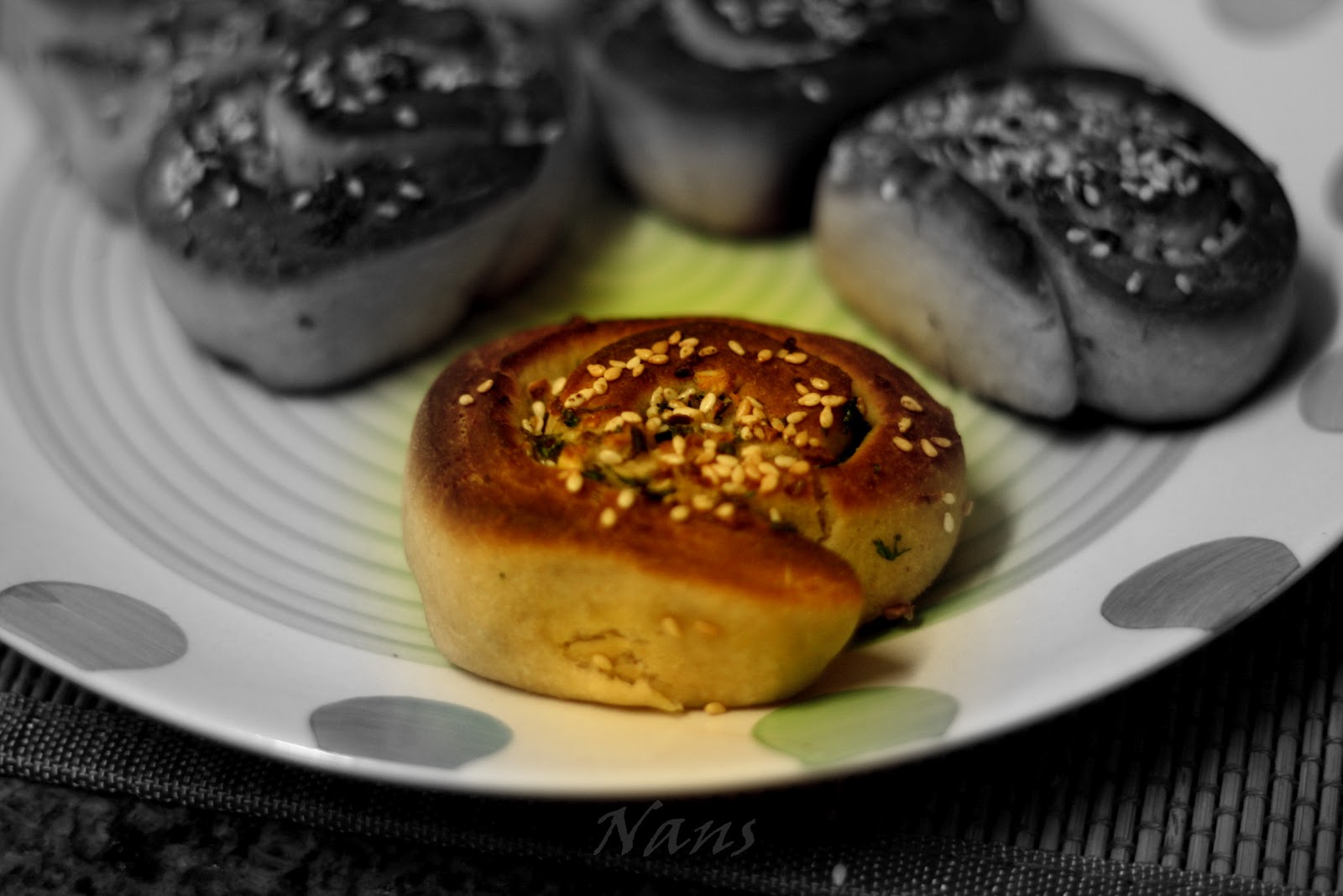 Nan's yum-yums!: Whole Wheat Garlic Bun Rolls