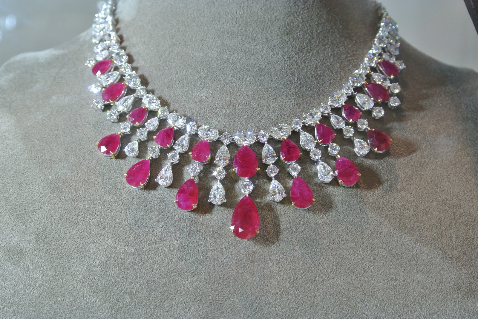 LADIES AND THE CITY: QATAR CHAPTER 10: Qatar Jewelry Show Part II ...