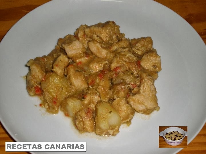RECETAS CANARIAS, Y LO QUE SURJA...: PECHUGA DE POLLO AL CURRY CON PAPAS