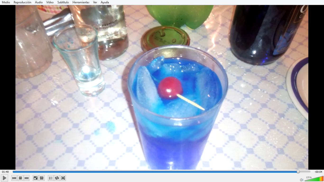 KAVIBAR COCTELES CON AMOR: Vodka con Curaçao Azul Blue Lagoon - Laguna ...