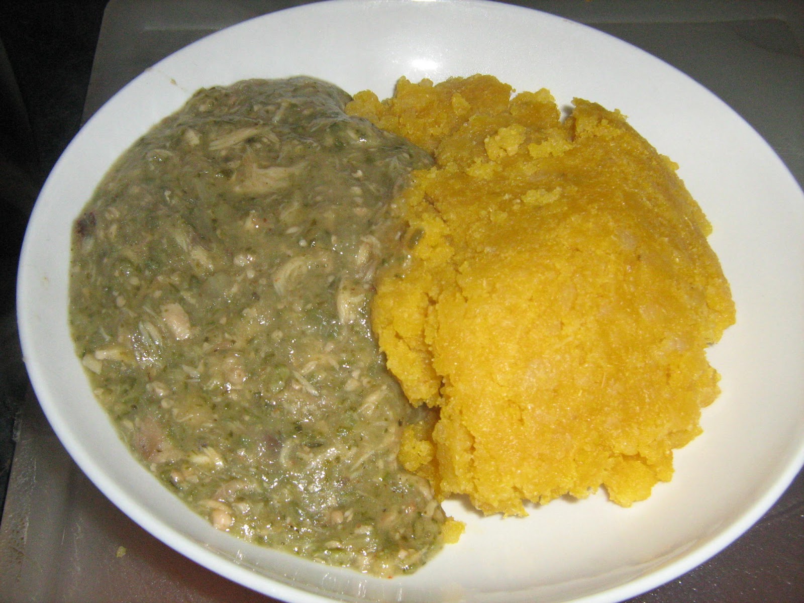 LAM BASSA'A: MAQUERAUX FUME A LA SAUCE GOMBOS + FOUFOU DE GARI / SMOKED ...