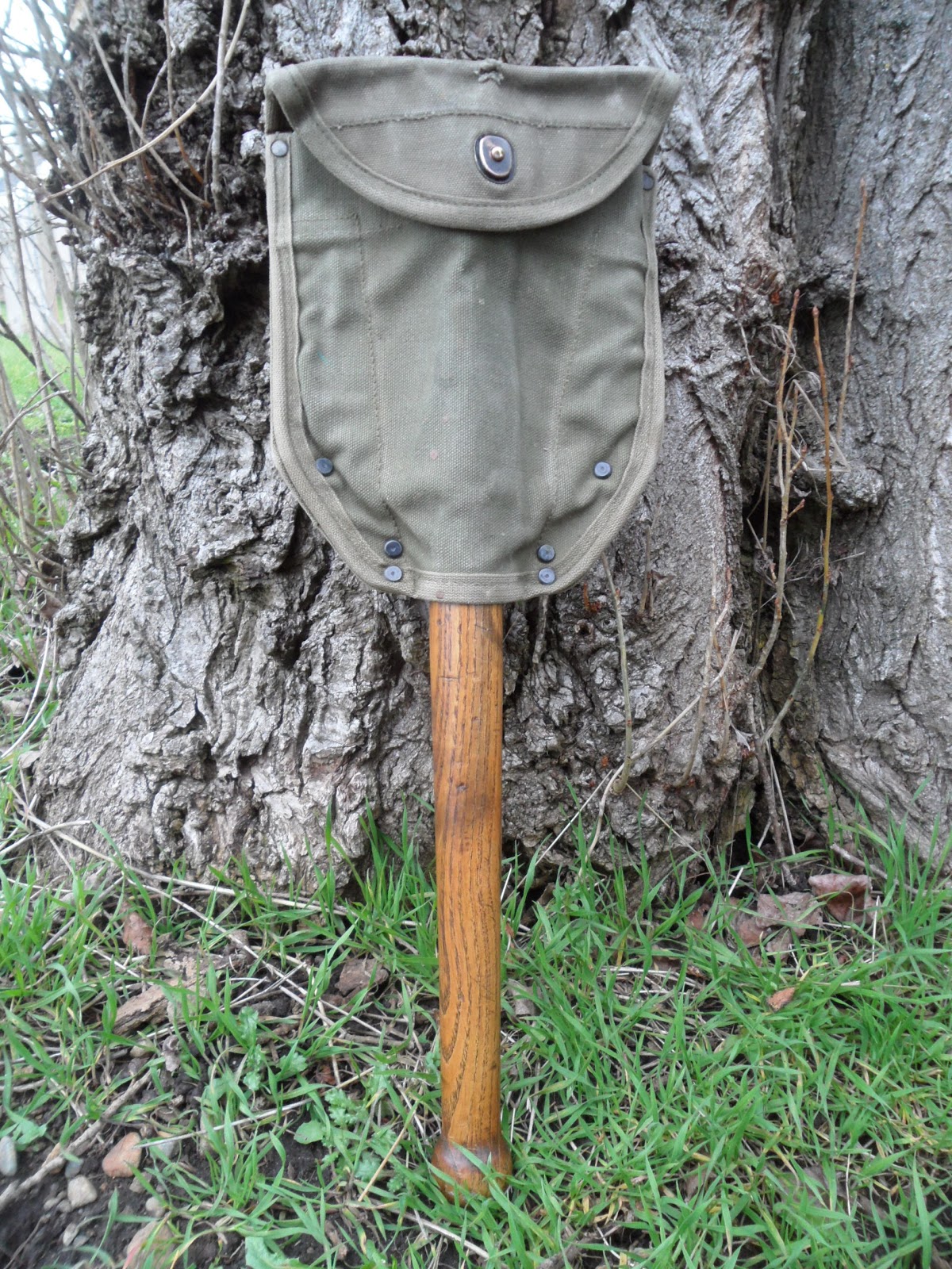 Four Bees: Dutch Army Shovel, Entrenching Tool, Folding Shovel, Post ...