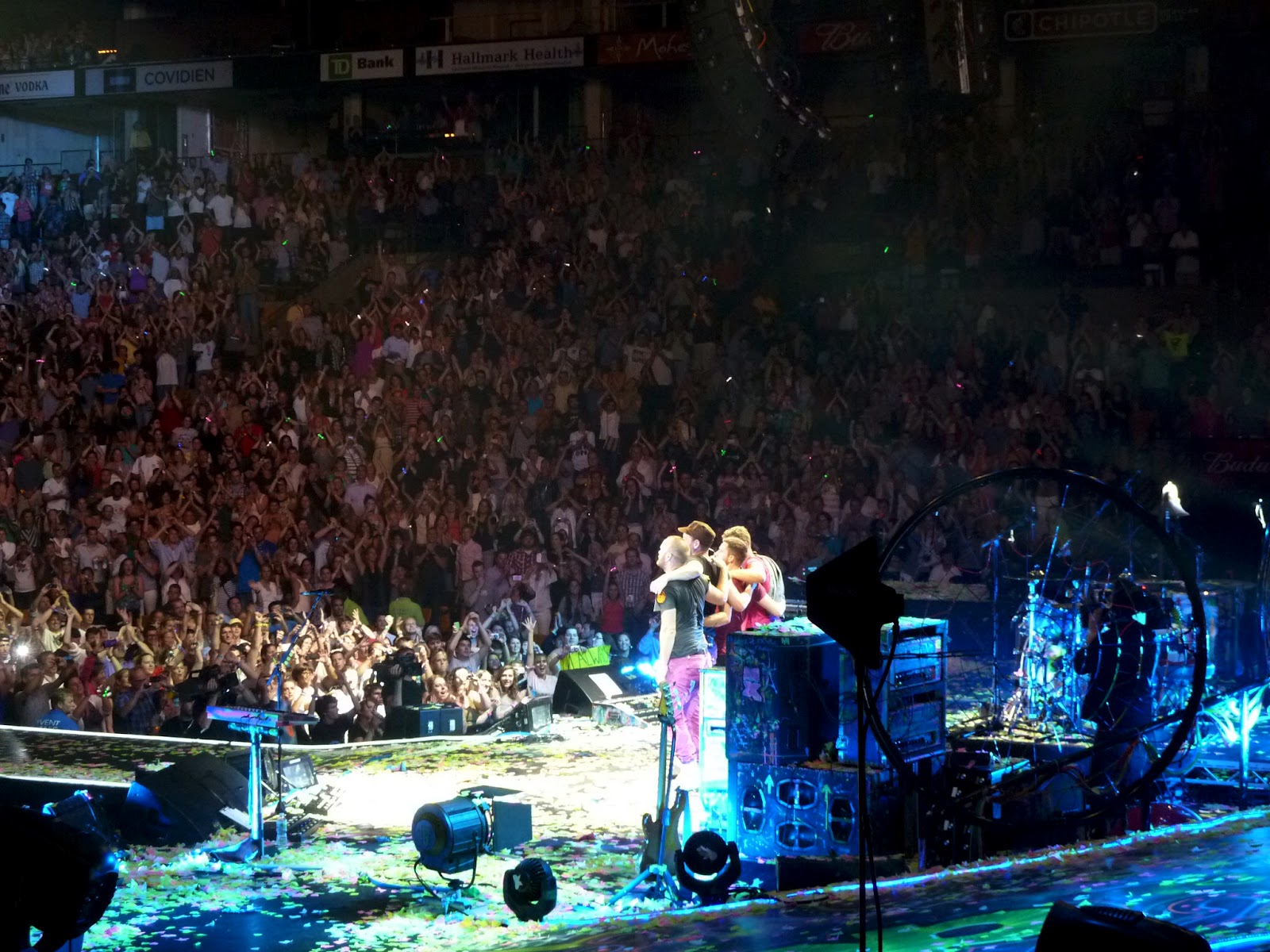 Music Blog, Live Reports, Playlists & more...: Coldplay @ Boston TD ...