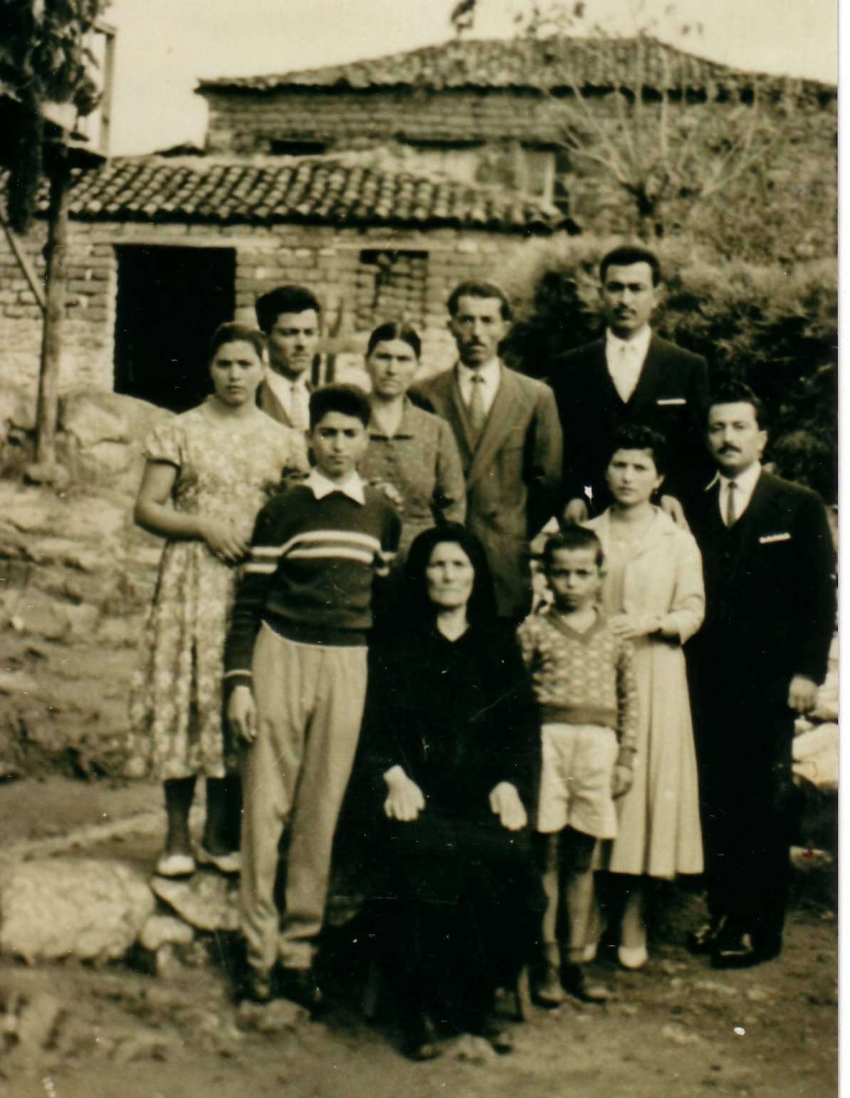 ΓΙΑΝΝΗΣ Δ.ΛΥΡΑΣ: ΤΑ 23 ΕΠΩΝΥΜΑ ΒΑΛΥΡΑΙΩΝ ΠΟΥ ΑΡΧΙΖΟΥΝ ΑΠΟ ΤΑ ΓΡΑΜΜΑΤΑ Ν ...