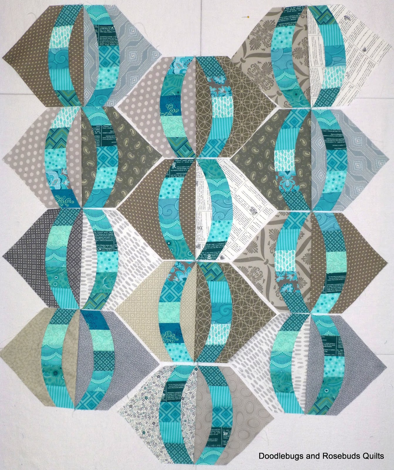 Doodlebugs and Rosebuds Quilts: Slowly coming along...