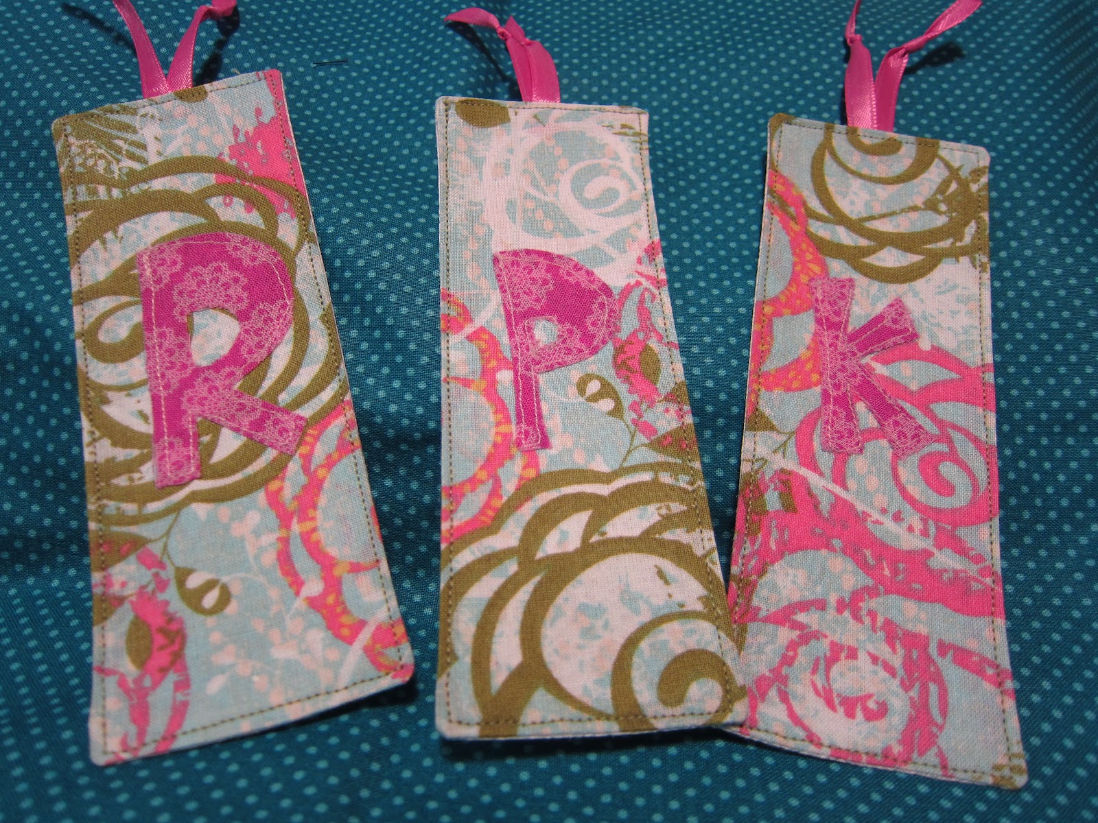 Jaidyn's Secret Garden: Fabric Bookmark Tutorial