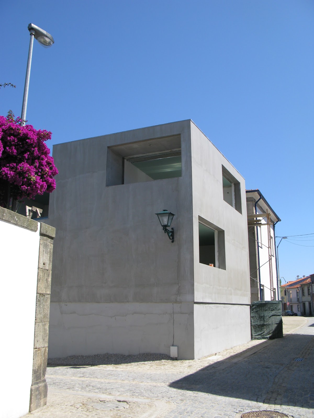 KALAM LOVES: CONCRETE VOLUMES IN PORTUGAL