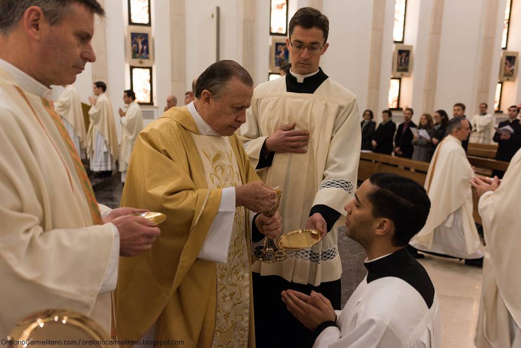 Oratorio Carmelitano: Cómo comulgar correctamente