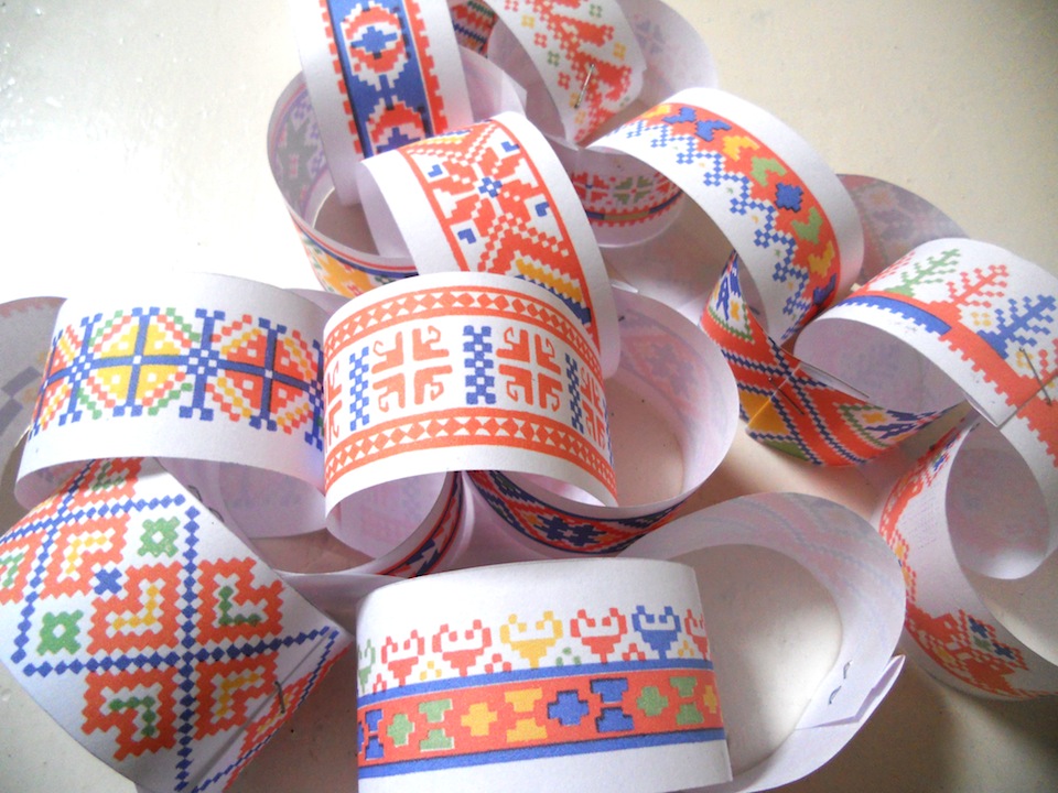 Through The Round Window: D.I.Y. Paper Chains