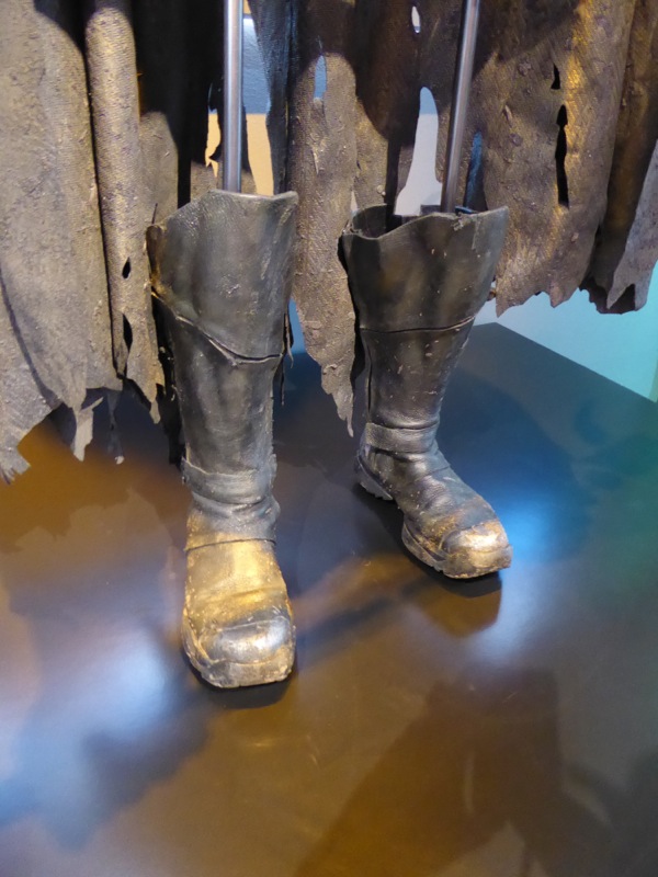 Hollywood Movie Costumes and Props: Knightmare Future Batsuit and Dead ...