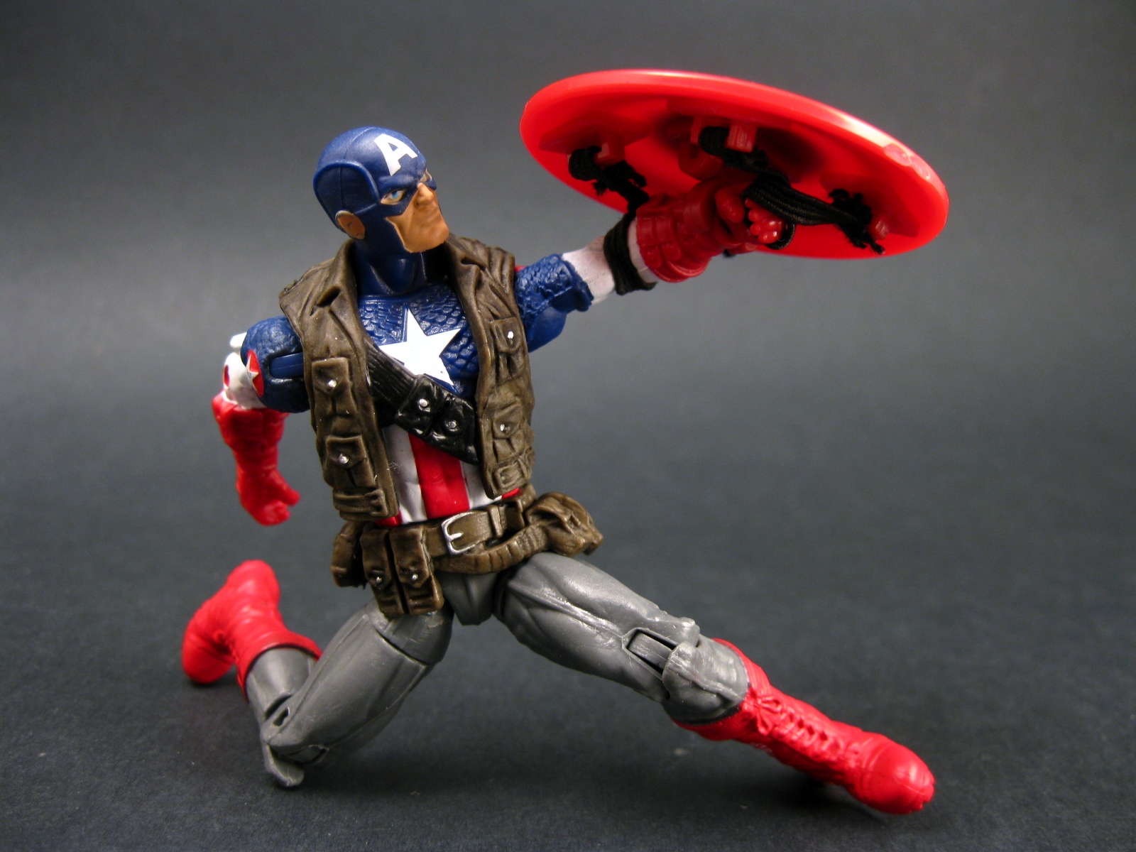 Chase Variant: The Avengers 3.75" Super Shield (Ultimates) Captain America