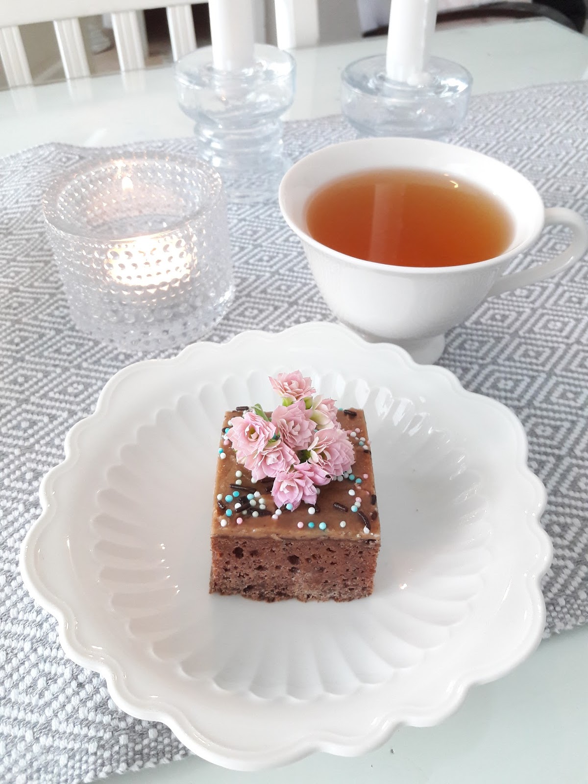 Pieni lintukoto: Kohti pääsiäistä kera Kepan mehevän suklaapiirakan