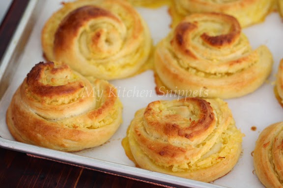 My Kitchen Snippets: Coconut Buns/Cocktail Buns