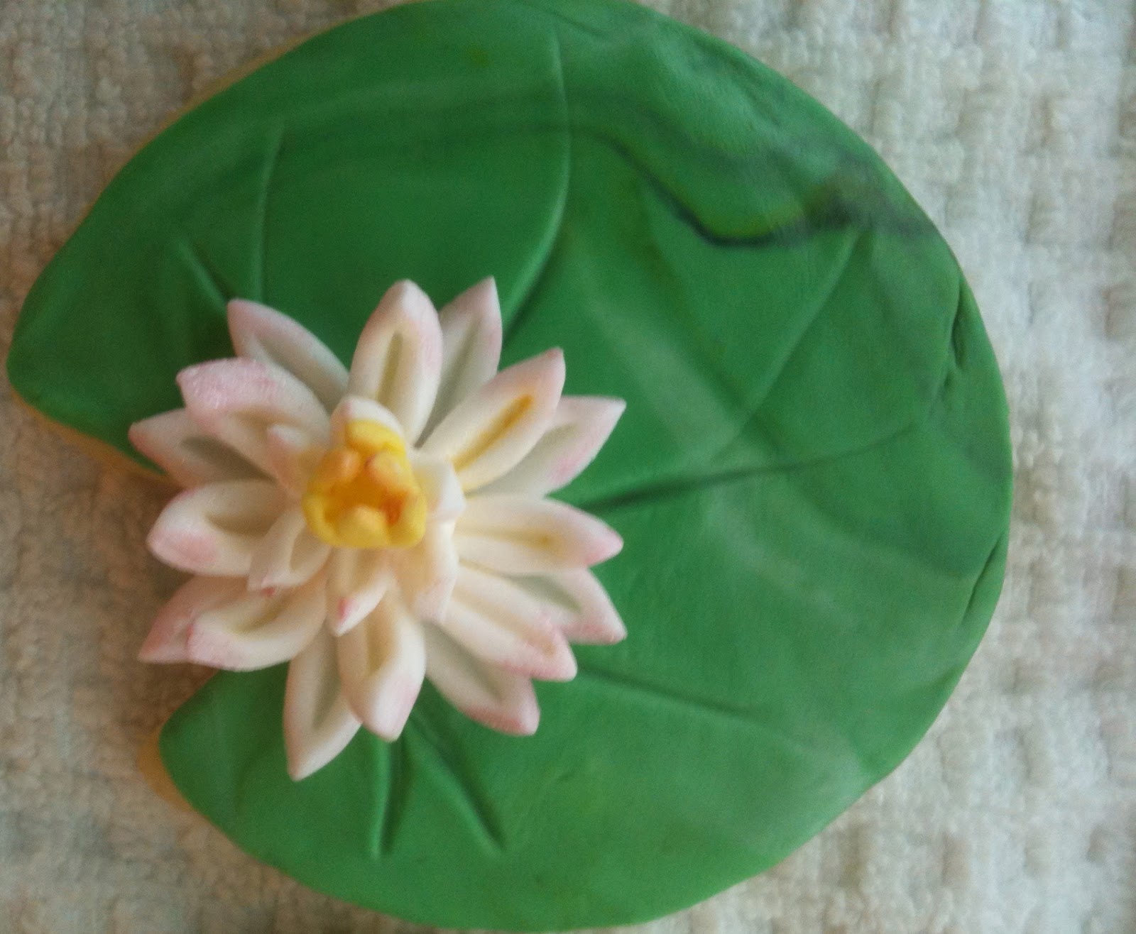 annie bakes and makes: Lily Pad Cookies