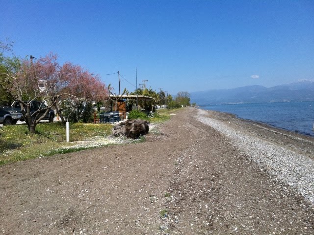 ΚΑΜΕΝΑ ΒΟΥΡΛΑ Blog: Φτιάξανε αεροδρόμιο στην παραλία του Καινούριου