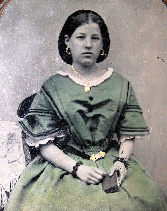 Amazing Daguerreotypes of Teenage Girls in the Mid-19th Century ...