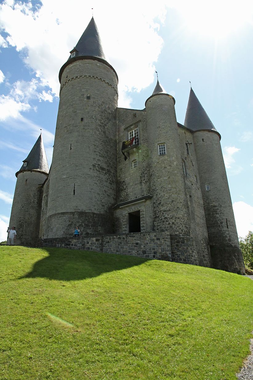 Europe in Pictures: Château Vêves - Belgium