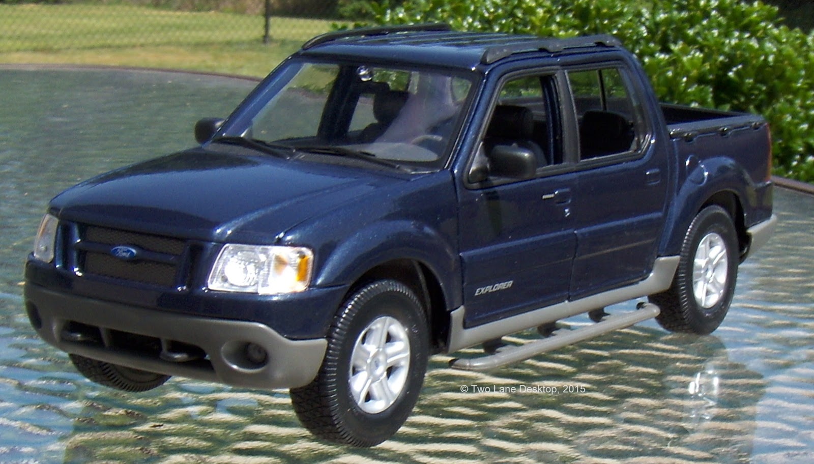 Two Lane Desktop: Maisto 1:18, 1:24, and Matchbox and Maisto 1:64 2001 ...