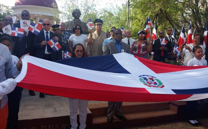 En azua autoridades y estuantes celebran el dia de Duarte - azn
