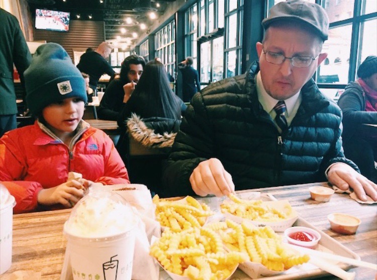 A Harmonious Combination : Chelsea's First Temple Trip!