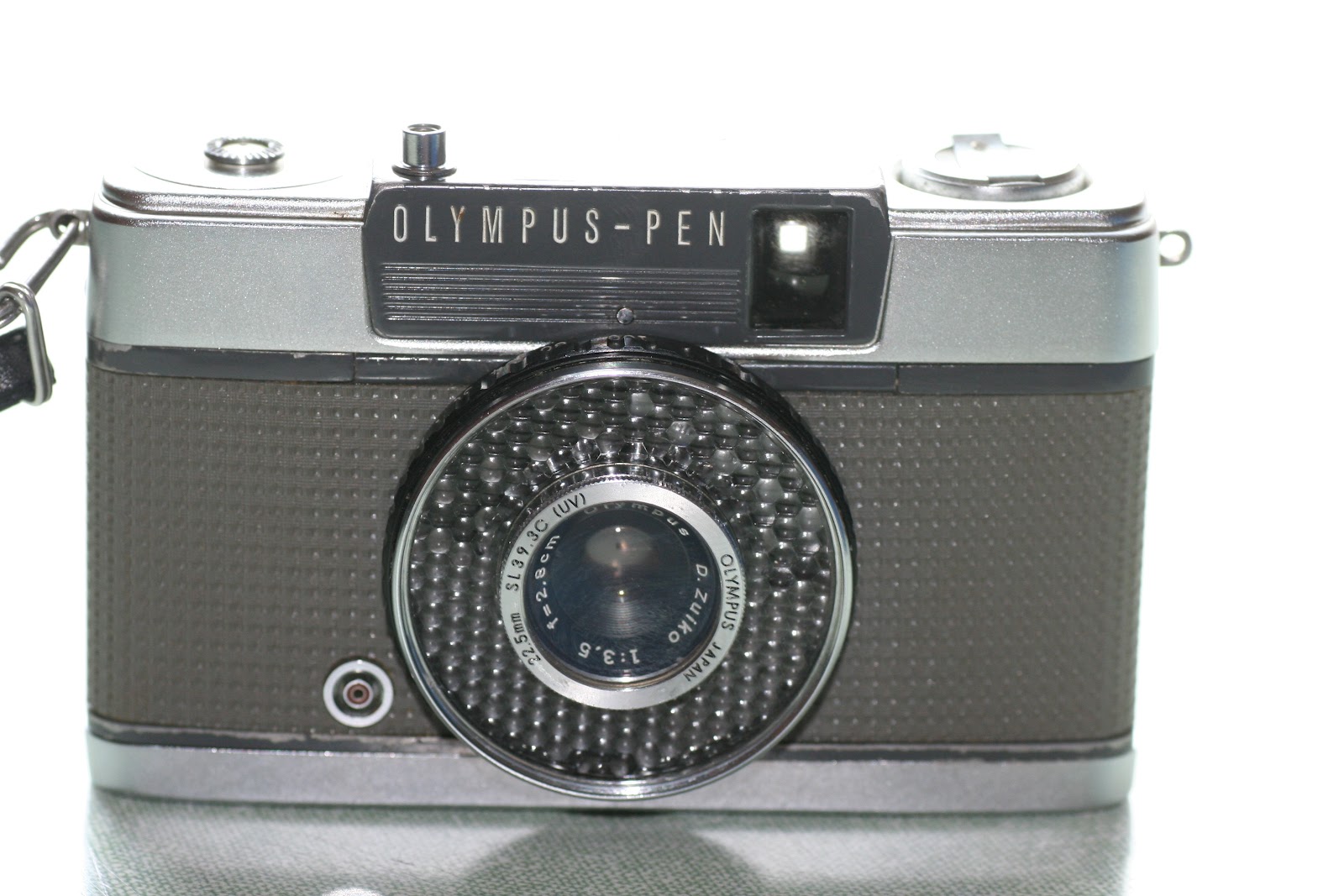 John Margetts' old camera blog.: Olympus PEN EE (half frame)
