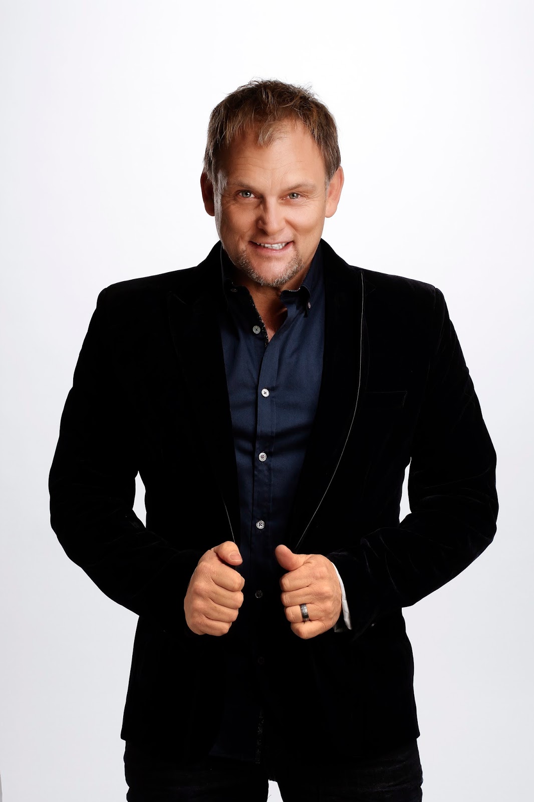 Steve Hofmeyr gee ons ’n kykie in sy psige en sy nuwe musiek