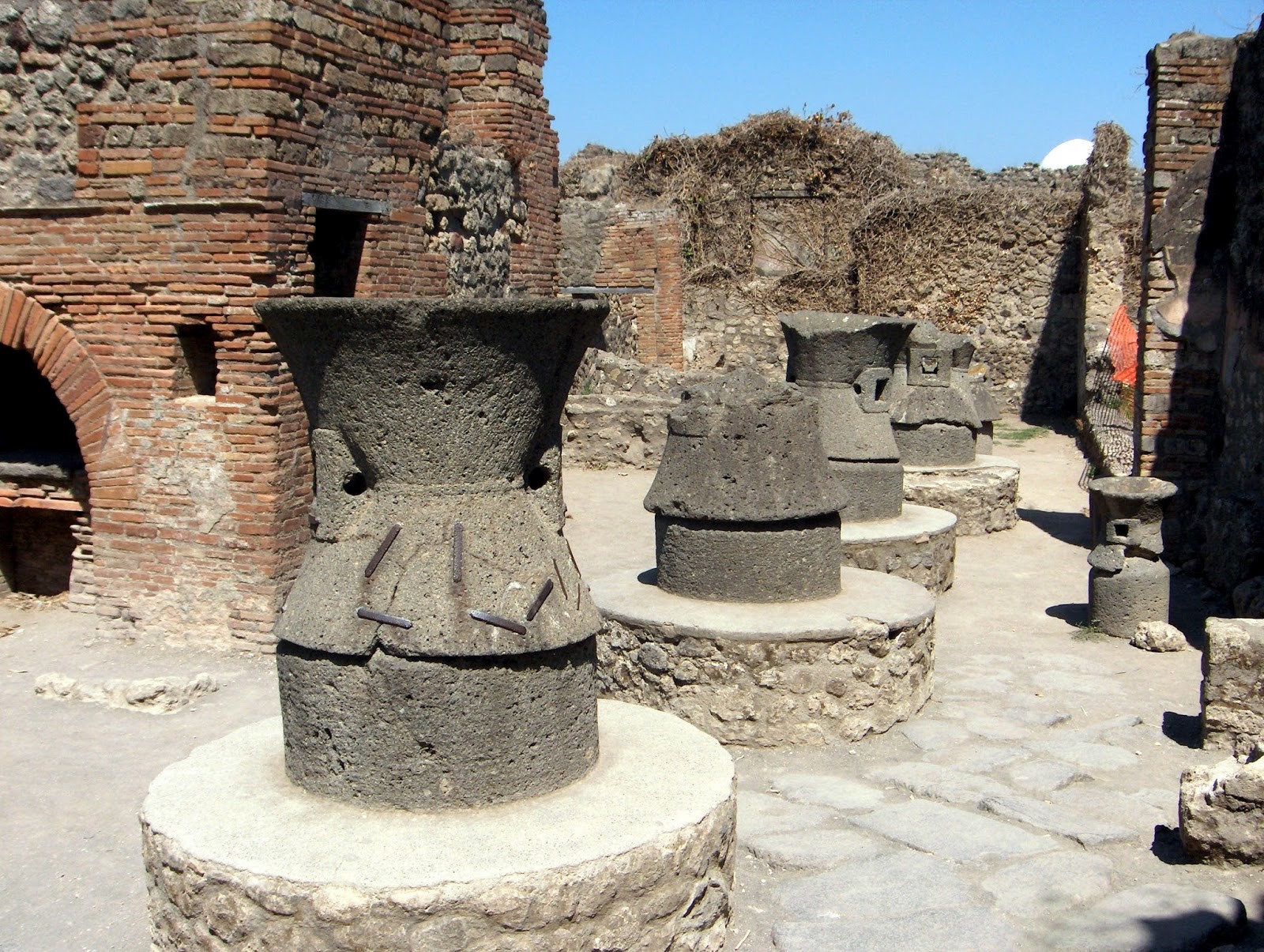 How To Visit Pompeii & Herculaneum From Sorrento & Naples