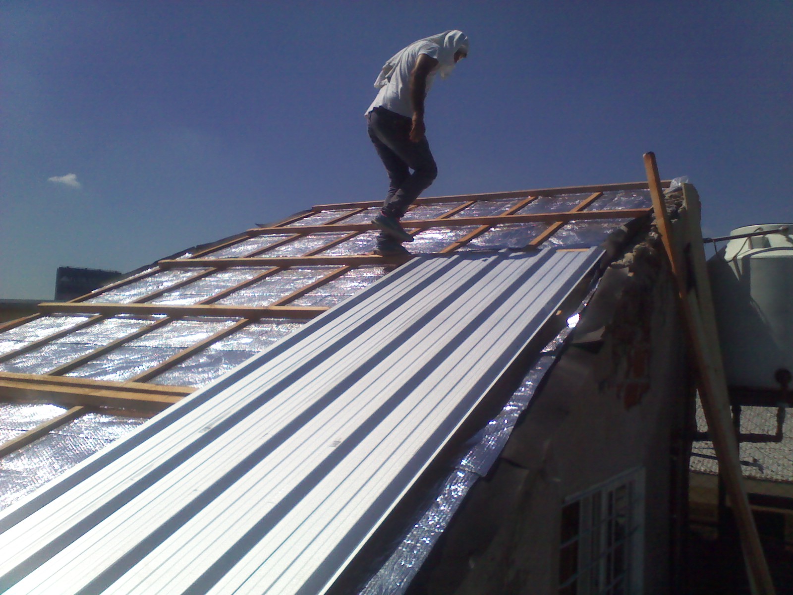 Nuevos Proyectos: TECHO DE MACHIMBRE Y CHAPA TRAPEZOIDAL