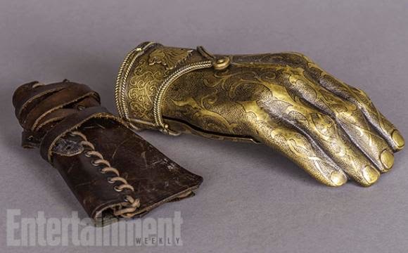 Take a look at Jamie Lannister's new "accessory" in Game of Thrones ...