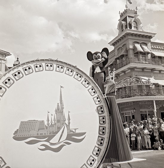 Disney Avenue: The Walt Disney World Opening Day Parade - 1971