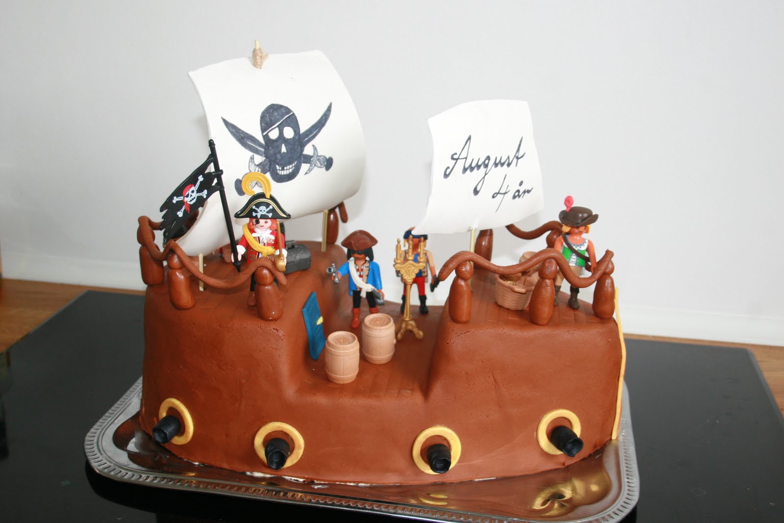 Fantastiske kager: August fødselsdagskage sørøverskibet!