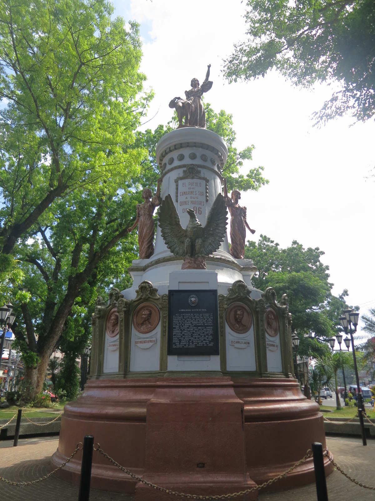 This is Lovelee: Naga City's Beautiful Plazas