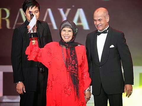 Ruminah Sidek Bertunang Pada Usia 70-an Dan Nikah 17 Mei | MEDIAFANTASIA