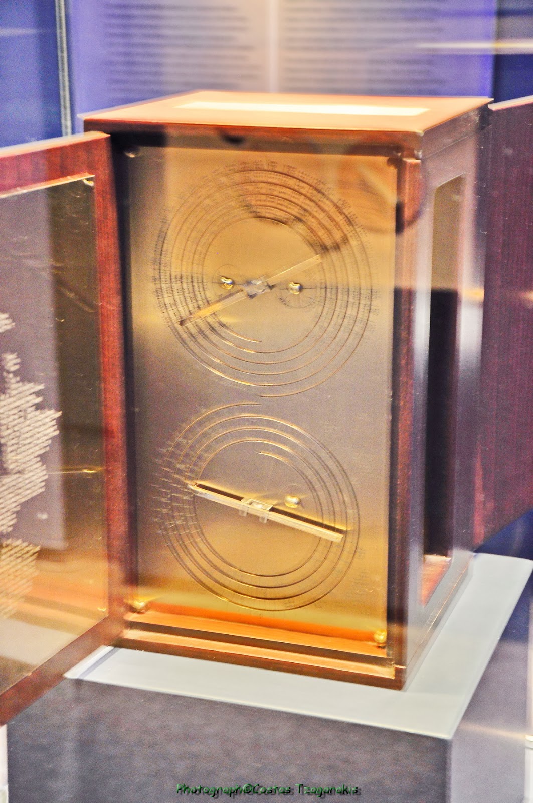 Nature Digital : The Antikythera Mechanism. An Ancient Greek Computer ...