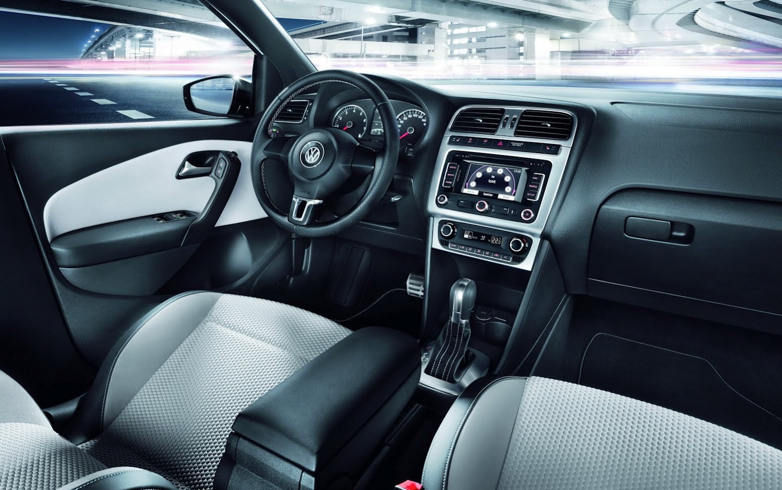 VW lança CrossPolo "Urban White" na Europa