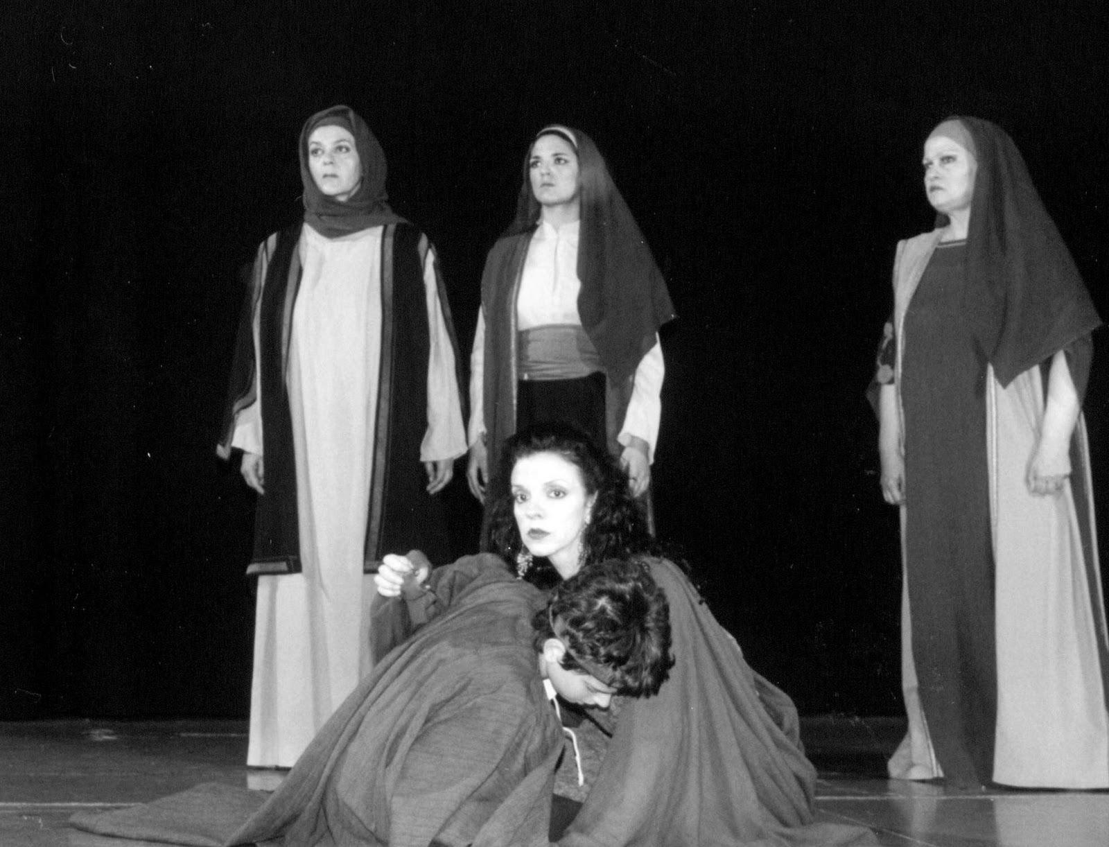 ΤΟ ΦΡΑΓΜΑ: Η ΤΡΑΓΩΔΙΑ "ΑΝΔΡΟΜΑΧΗ" ΤΟΥ ΕΥΡΙΠΙΔΗ ΣΤΟ ΔΗΜΟΤΙΚΟ ΘΕΑΤΡΟ ...