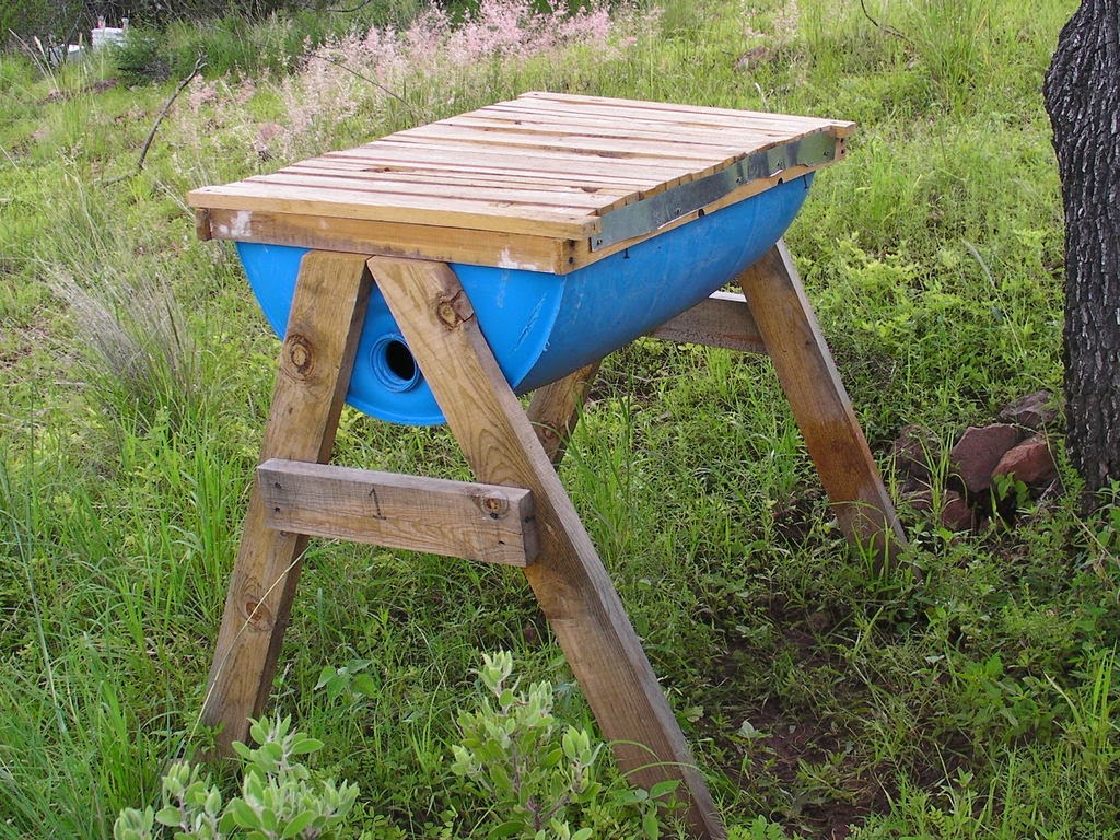 Plastic Barrel Top Bar Hive (honeybee)