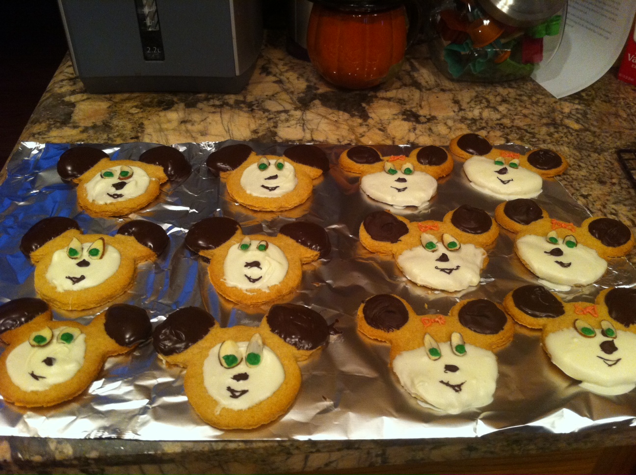 Short and Sweet Recipes: Mickey Mouse Cookies!