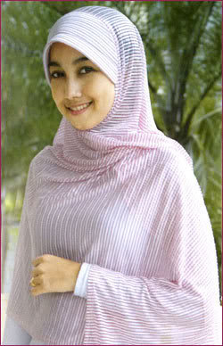 Muslimah Fashion in Islamic Asian Girl Jilbab Muslimah Fashion ...