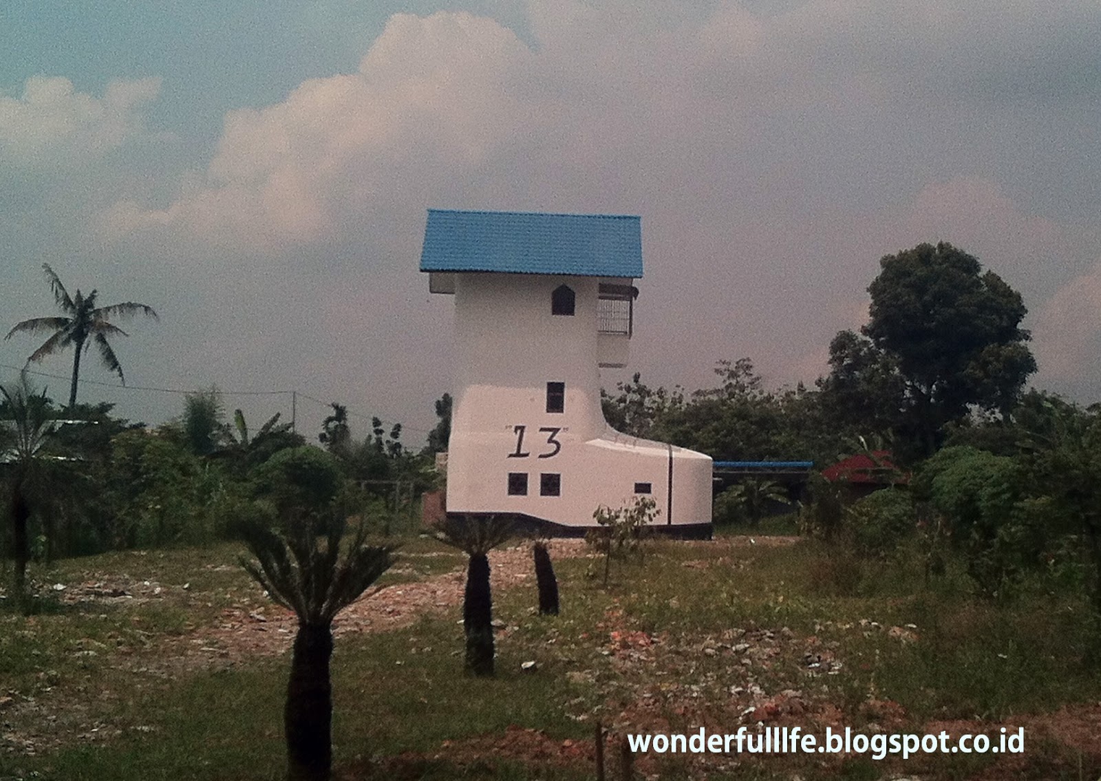 Uniknya Rumah Sepatu di Medan - Travelicious