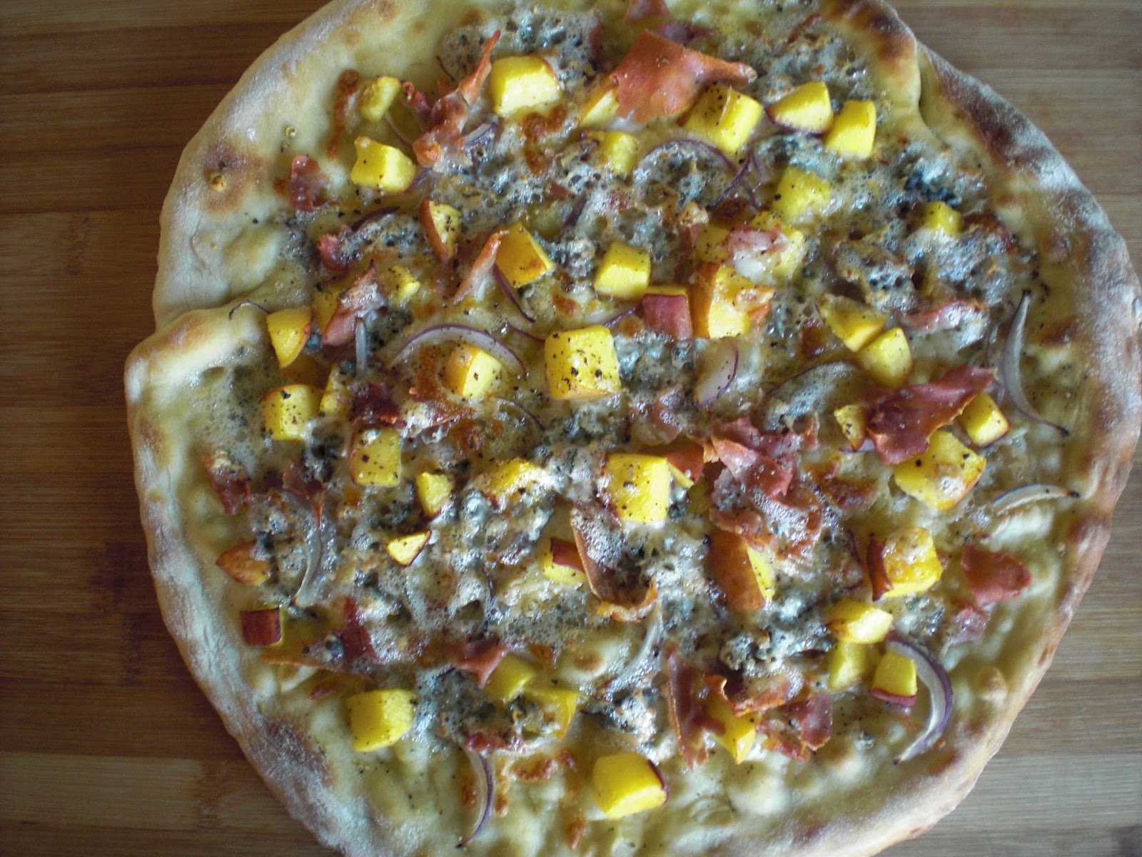 peace. love. & good food.: Peach + Blue Cheese Pizza