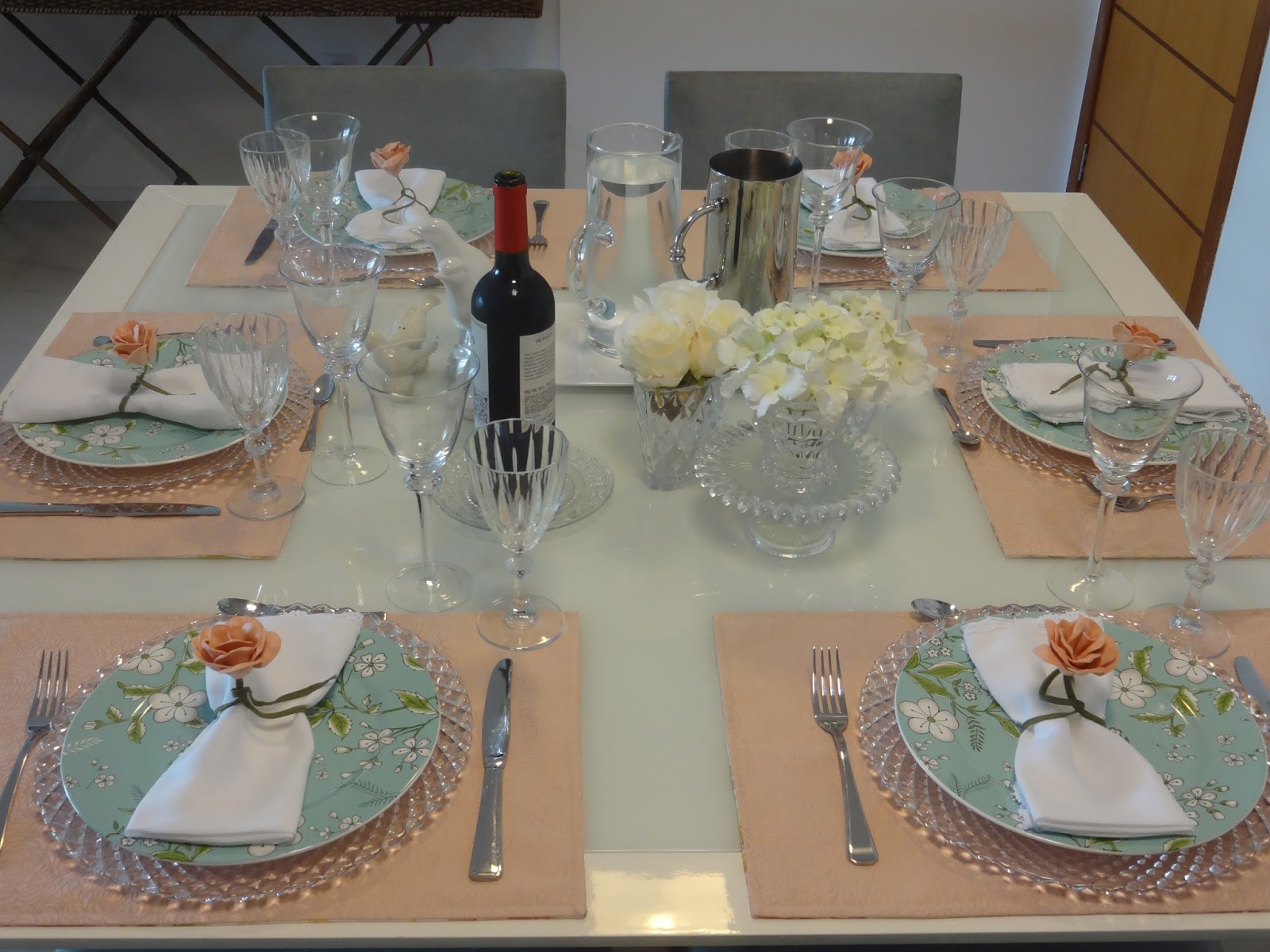 Festejar é tudo de bom!: Mesa posta para um almoço só para meninas...