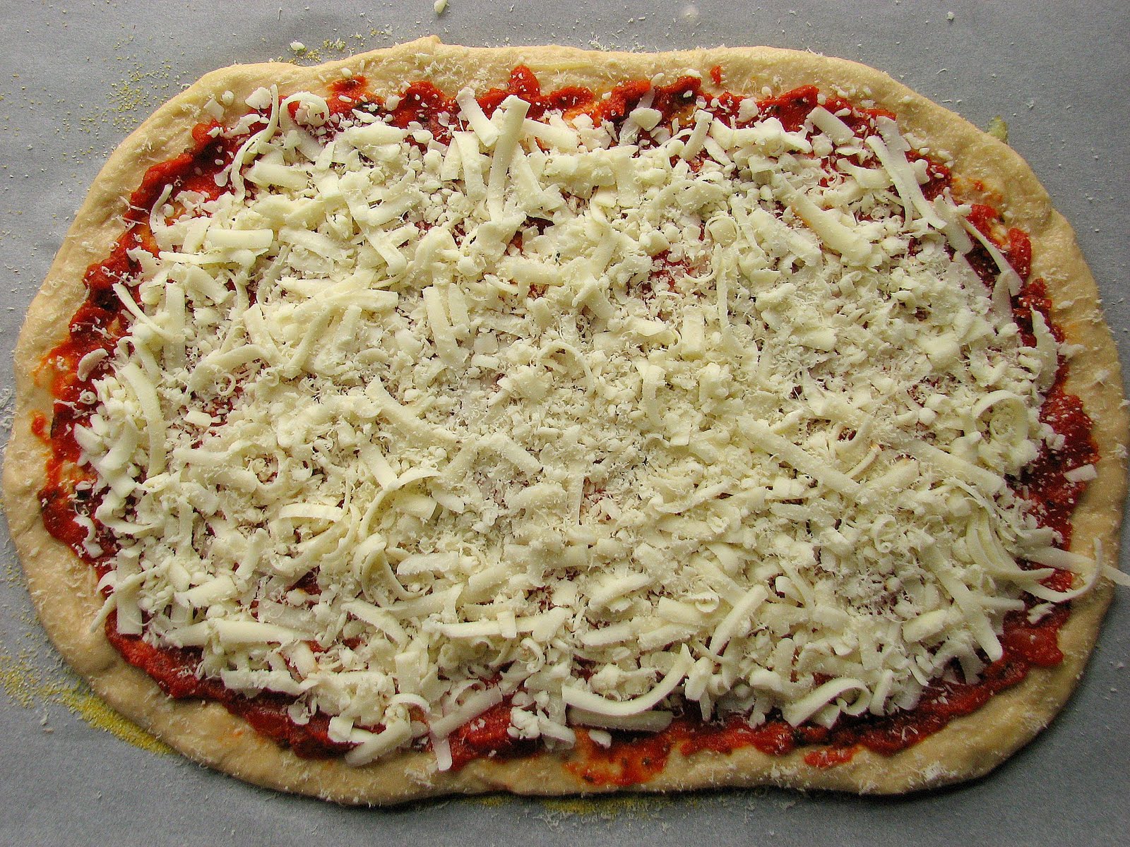 Delectably Mine: Cheesy Homemade Pizza