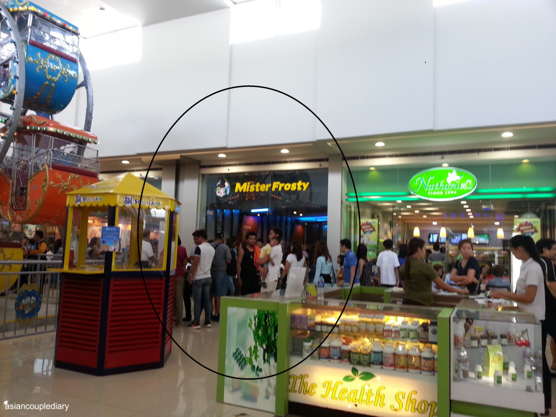 PHILIPPINES 2016: MISTER FROSTY IN SM CLARK PAMPANGA