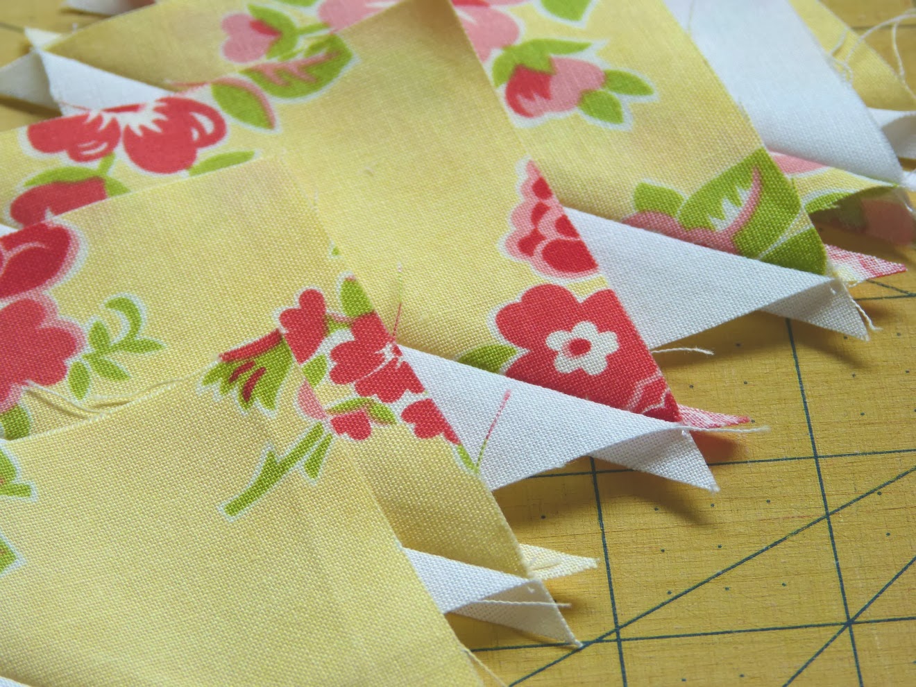 Pretty Little Quilts: Summer Beach Quilt Tutorial Part I - Fish Block