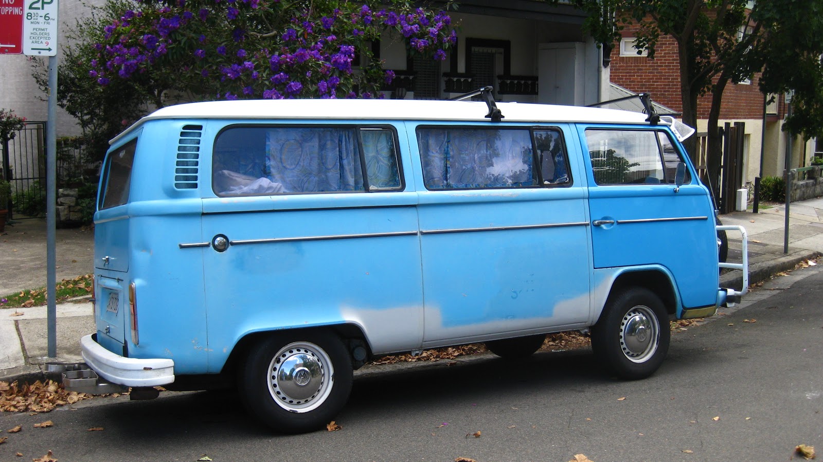 Aussie Old Parked Cars: 1974 Volkswagen Kombi Microbus