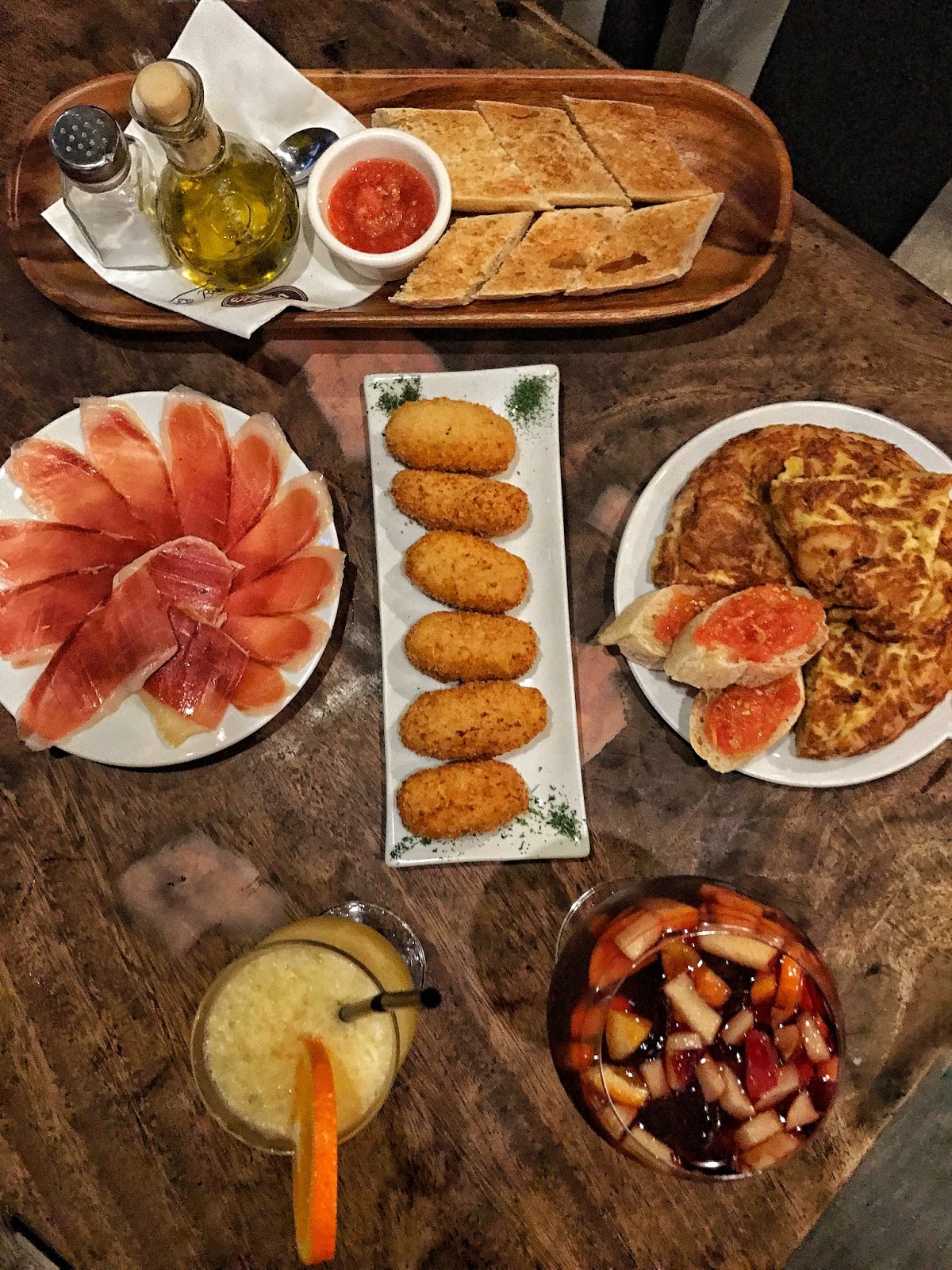 What Mary Loves: Restaurant Love: Barcino Wine Resto Bar