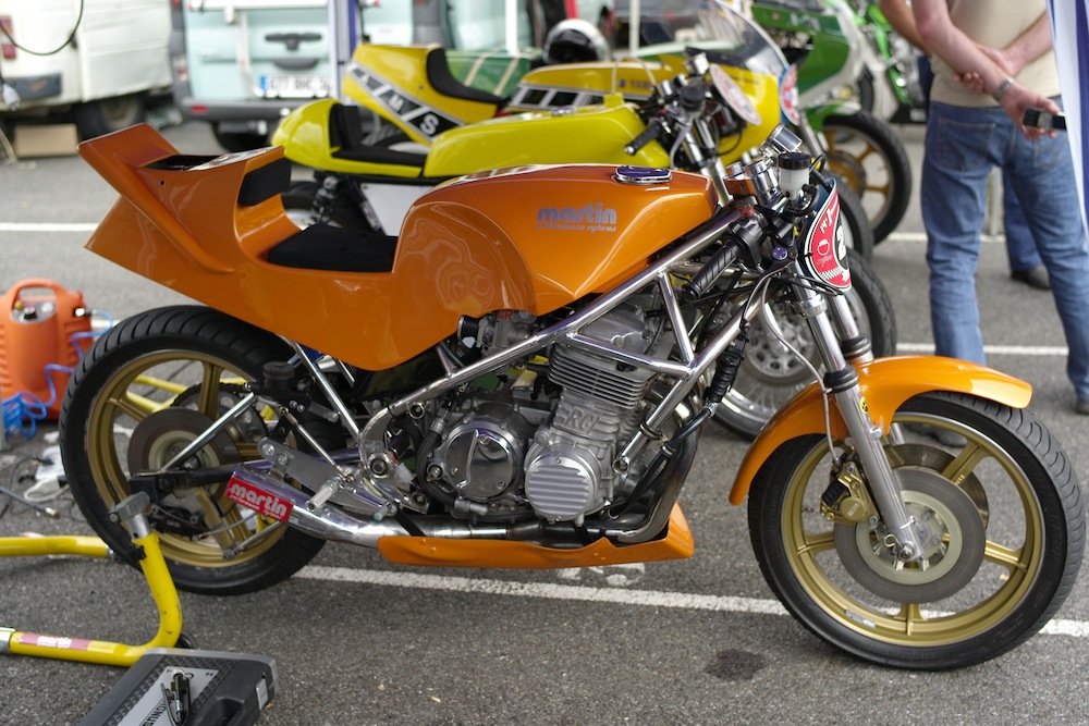 Cling on for dear life !!!: Martin Frame - CB750s